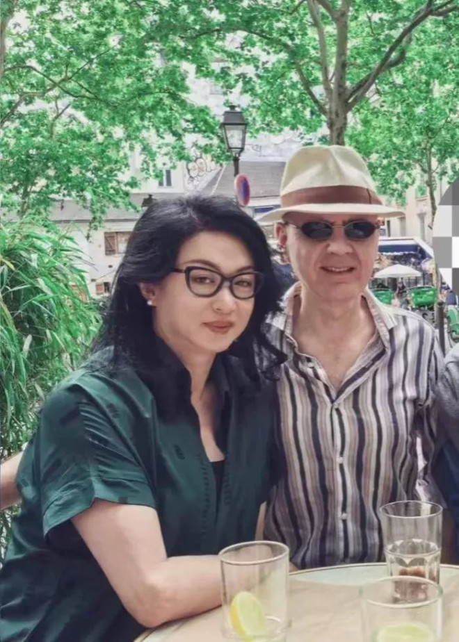 金星在巴黎定居，和老公汉斯牵手逛街，打扮贵气 - 人在温哥华网 VanPeople.com