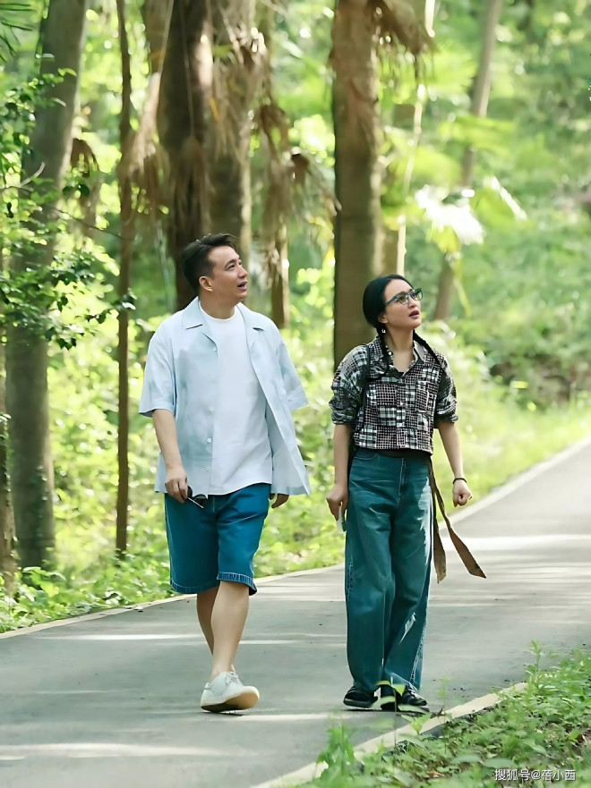 51岁周迅太显年轻！扎麻花辫嫩得像25岁 - 人在温哥华网 VanPeople.com