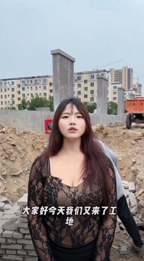 人妻爆乳“深V维权”成功令烂尾楼动工 现况曝光与地盘工爆笑互动 - 人在温哥华网 VanPeople.com
