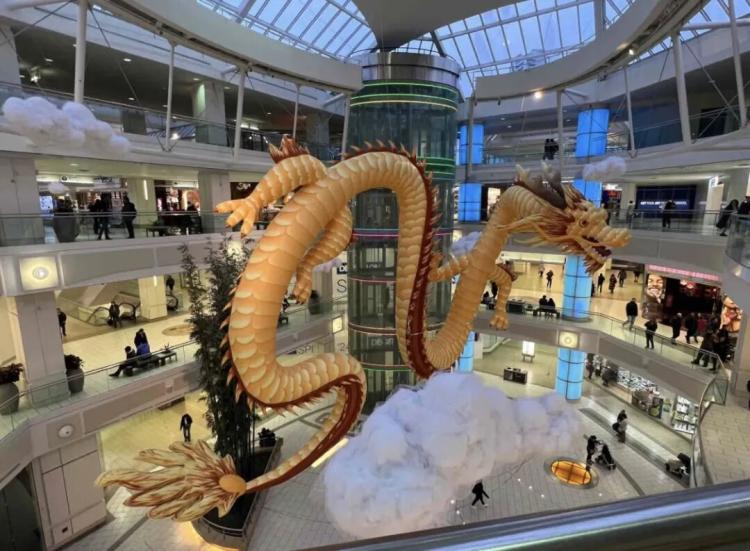 Metrotown新春装饰丑哭大批华人每层楼都丑出“惊喜” - 人在温哥华网 VanPeople.com