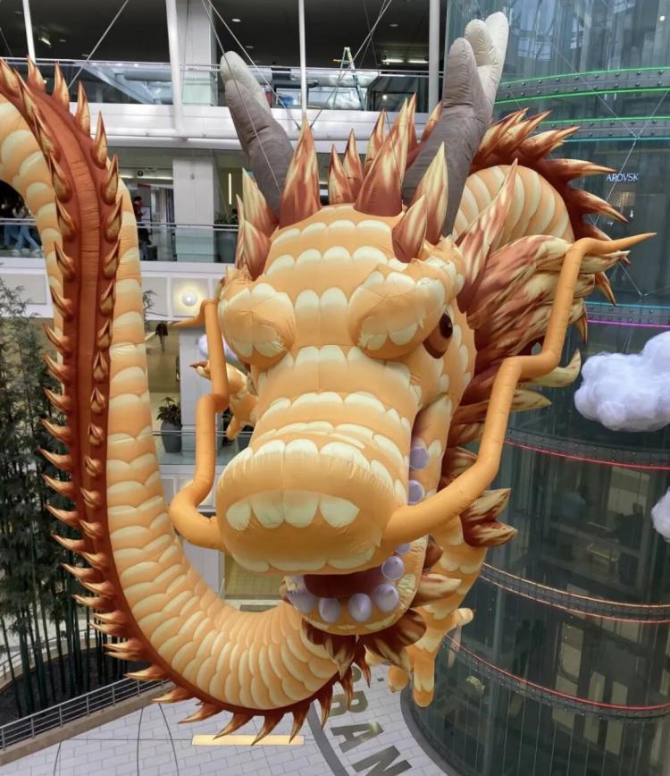 Metrotown新春装饰丑哭大批华人每层楼都丑出“惊喜” - 人在温哥华网 VanPeople.com