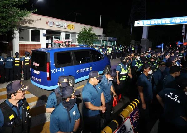 戒严风波一次看，尹锡悦406天"从总统沦为内乱首谋" - 人在温哥华网 VanPeople.com